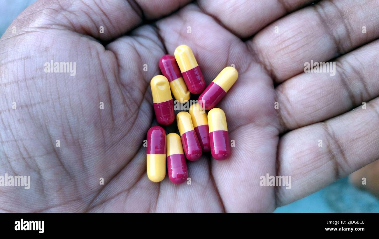 Medication capsule hi-res stock photography and images - Alamy