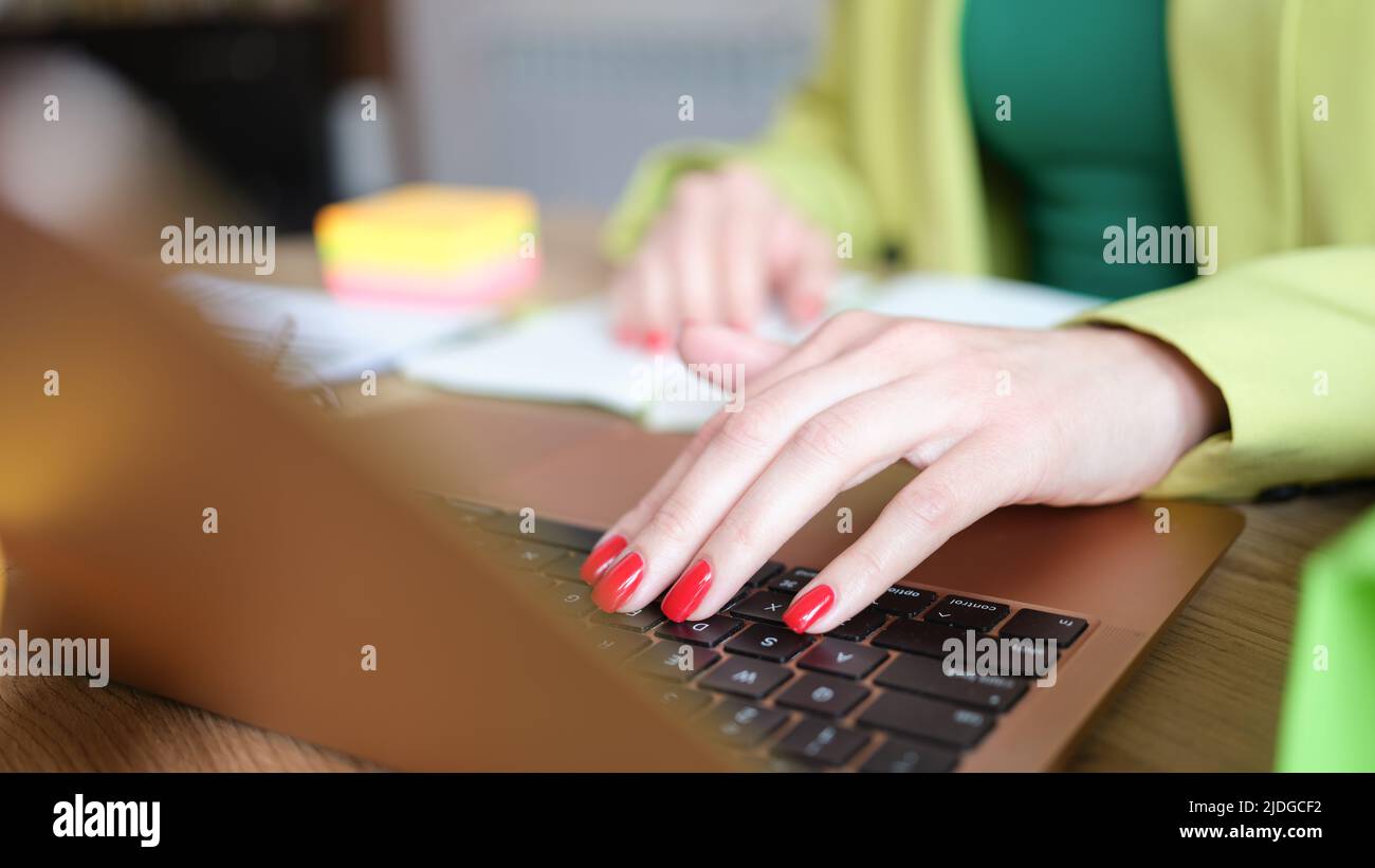 Manager typing hi-res stock photography and images - Alamy