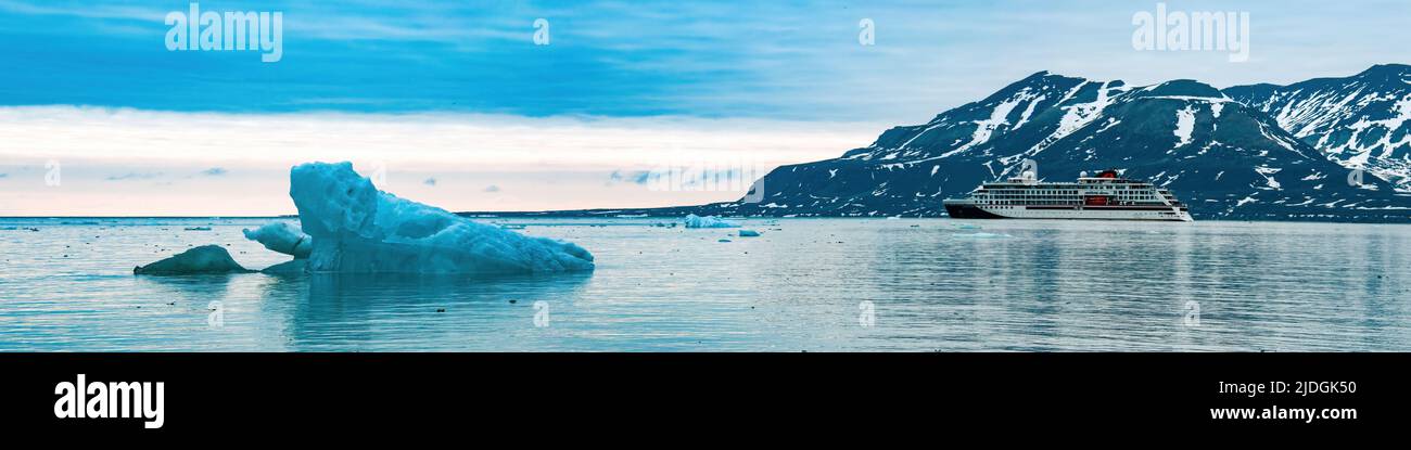 Panorama view of the 14th of july glacier hi-res stock photography and ...