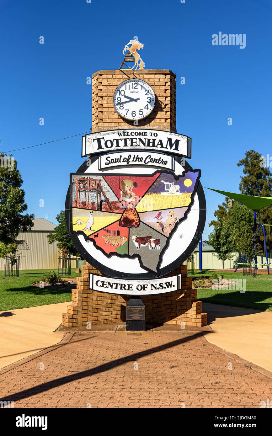 Tottenham sign hi-res stock photography and images - Alamy