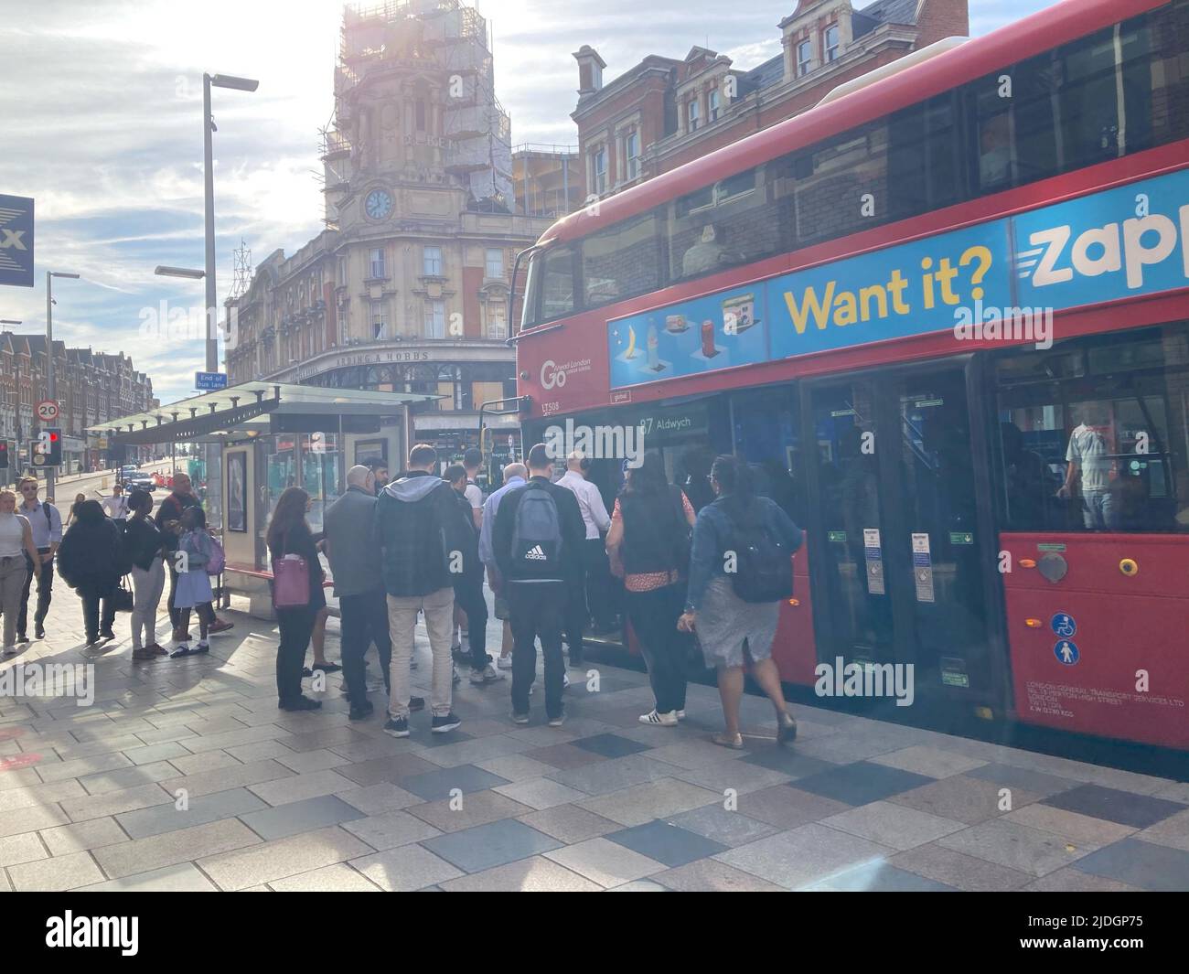 Number 87 bus hi-res stock photography and images - Alamy