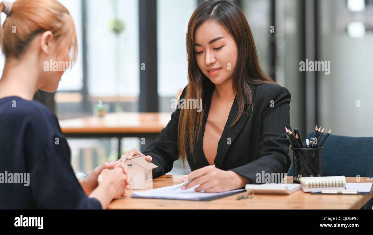 Sales contracts hi-res stock photography and images - Alamy