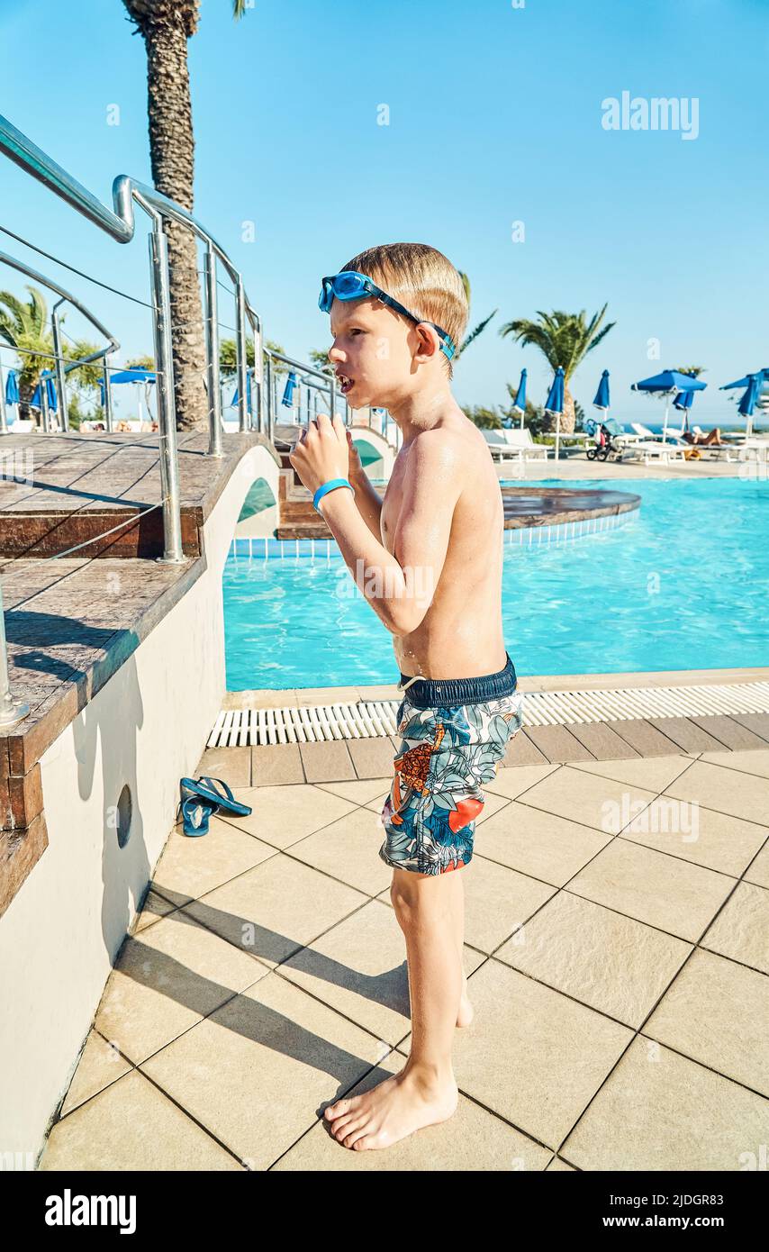 Frozen swimming pool hi-res stock photography and images - Alamy
