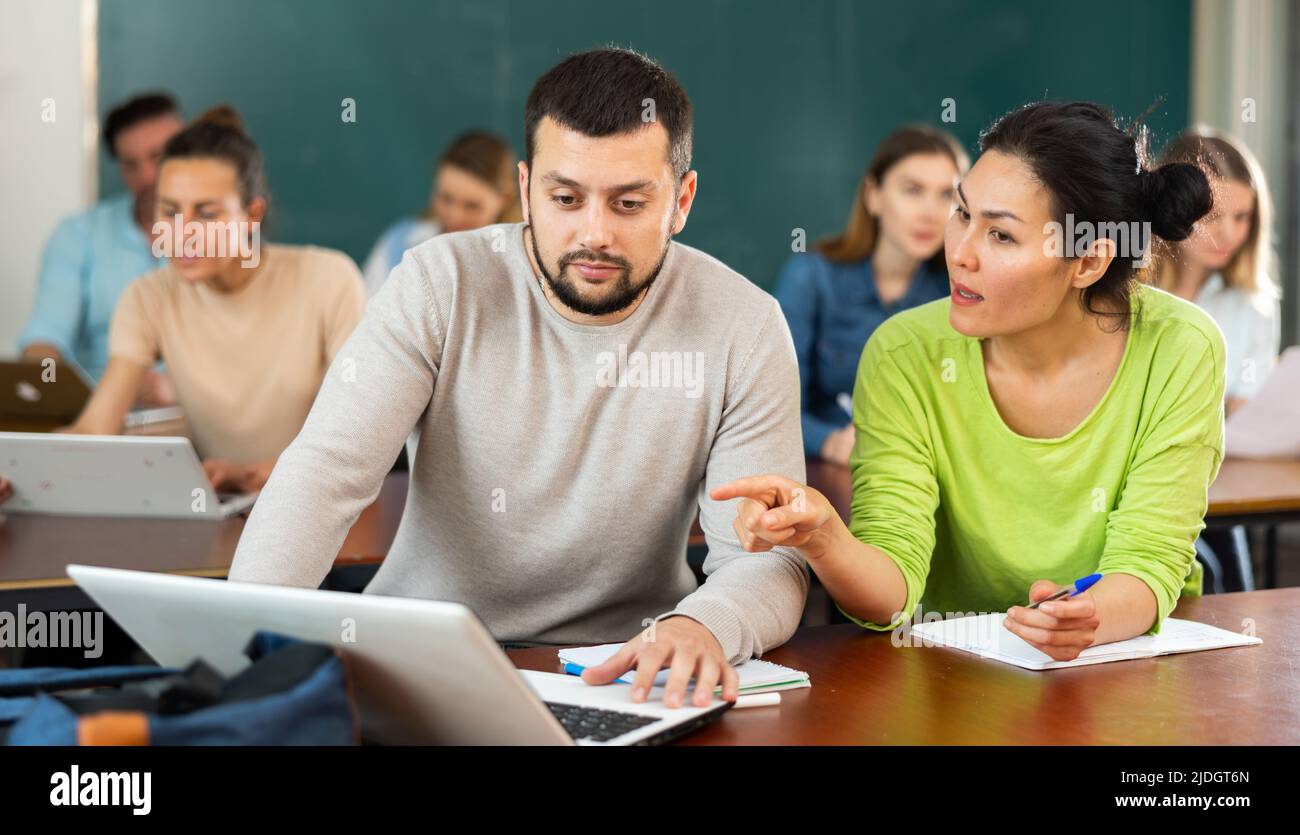 Helping each other (university) hi-res stock photography and images - Alamy