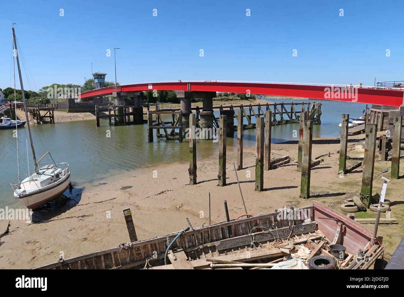 Retractable bridge hi-res stock photography and images - Alamy