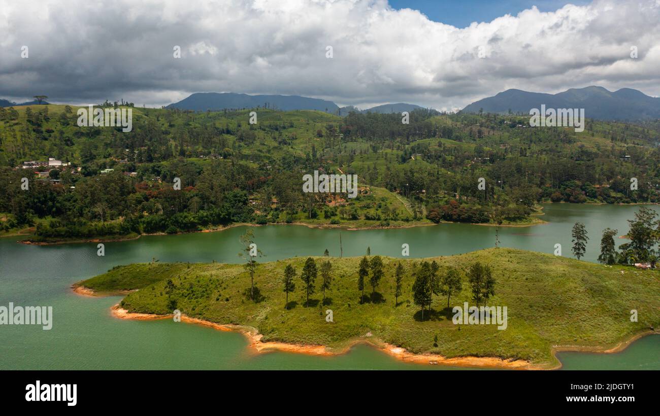 Hills with tea plantations around the lake in the mountains. Maskeliya ...