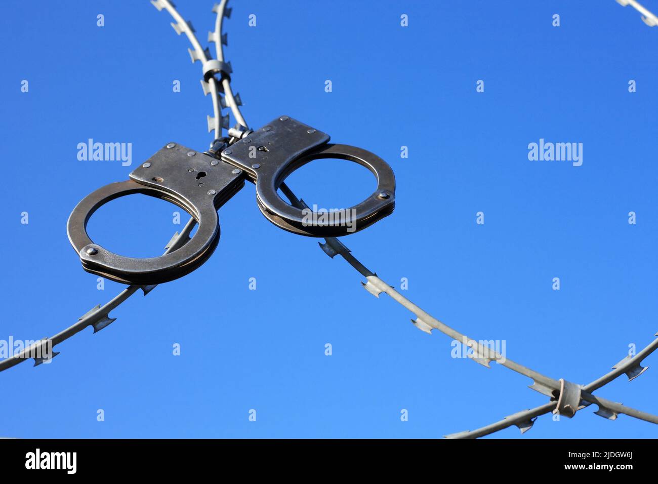 Old steel handcuffs hi-res stock photography and images - Alamy