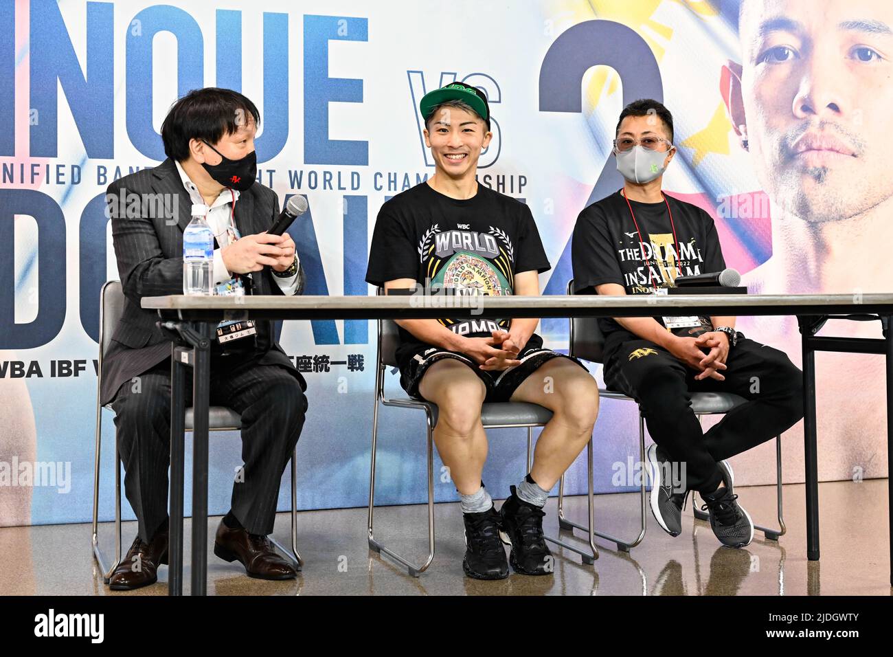 Naoya Inoue of (C) Japan attends a press conference with his trainer ...