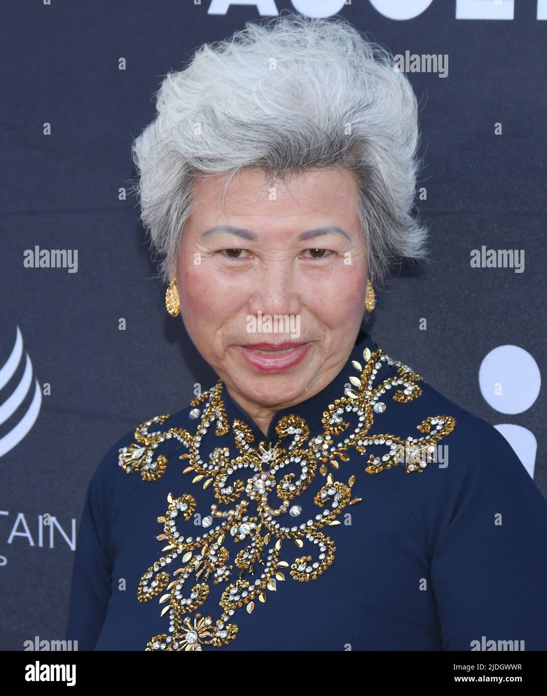 Le Ly's Instagram, Twitter & Facebook on IDCrawl