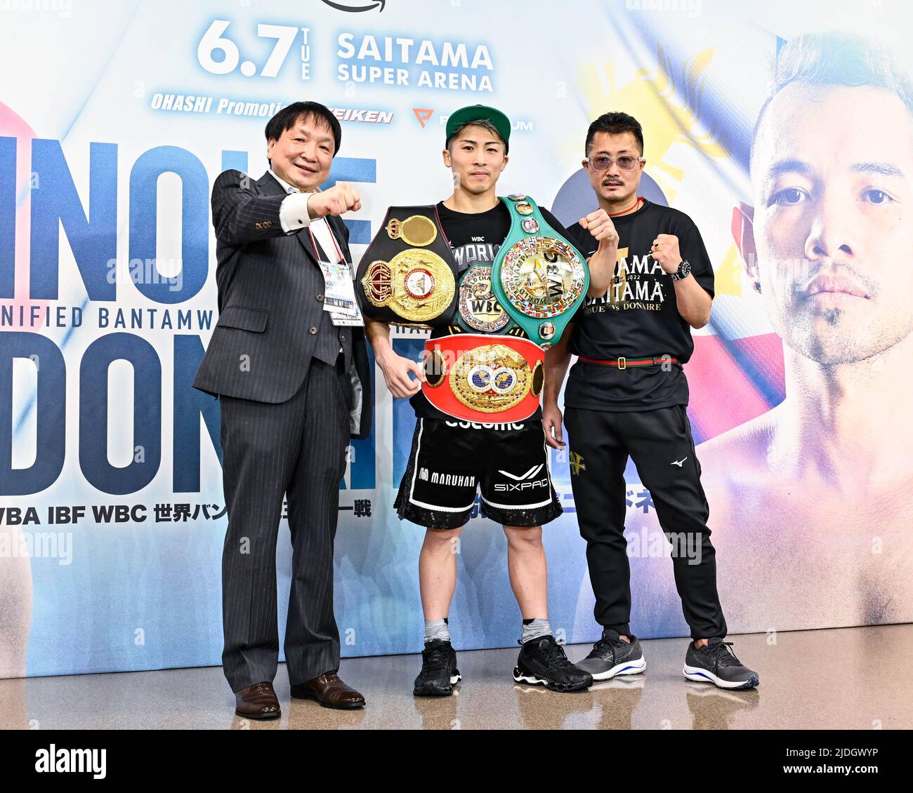 Naoya Inoue of (C) Japan attends a press conference with his trainer ...