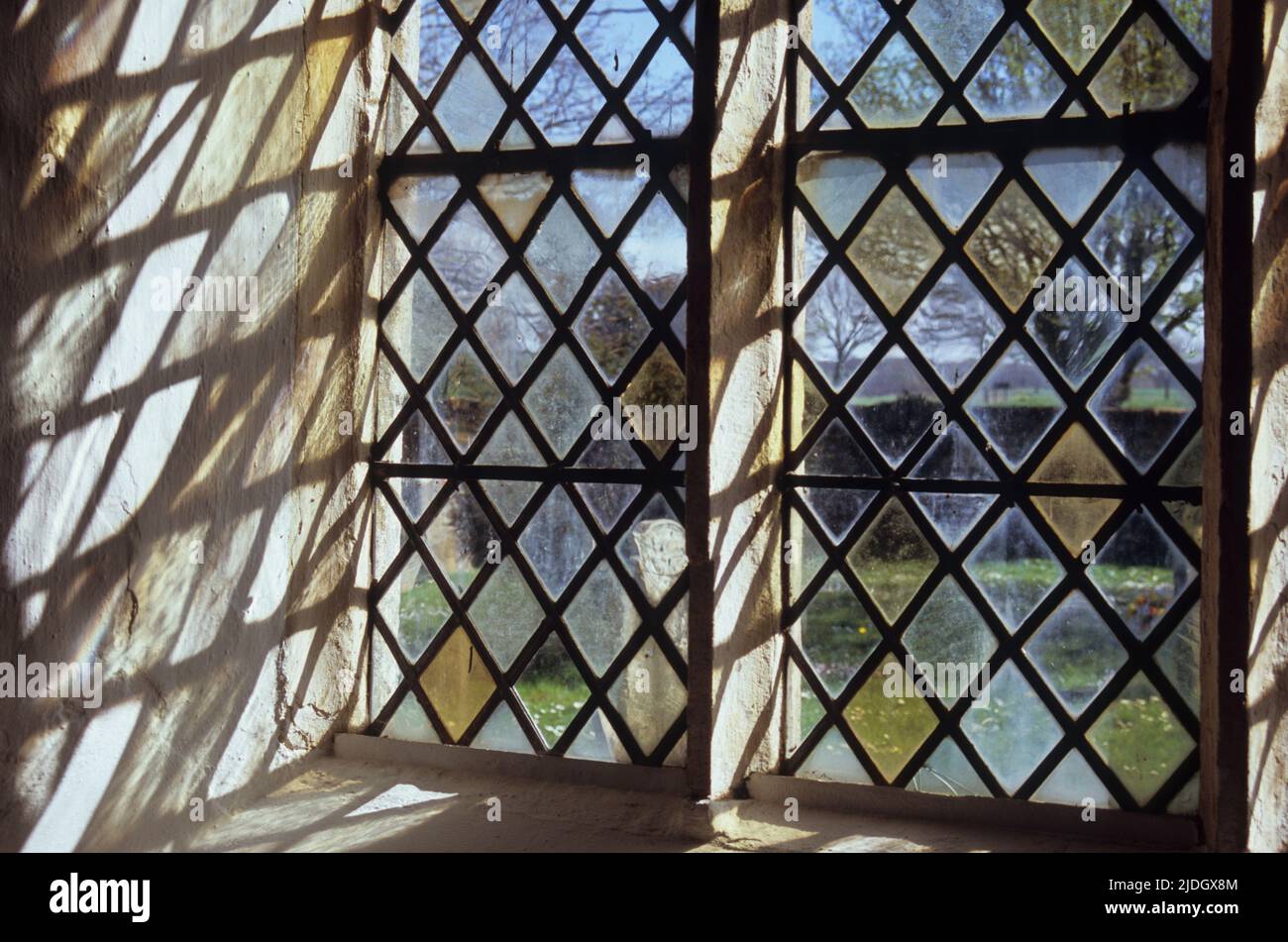 Diamond window panes hi-res stock photography and images - Alamy