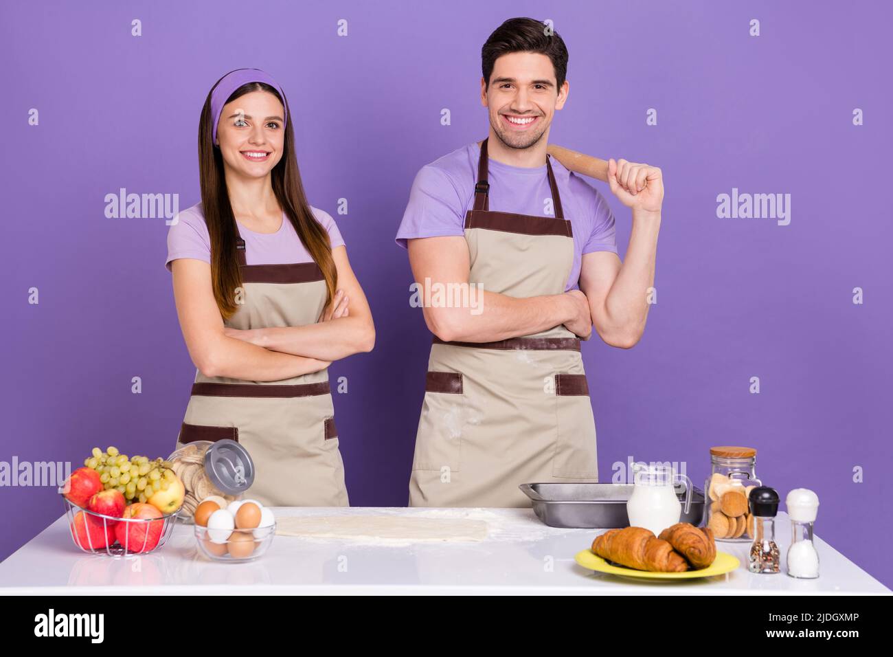 Photo of two confident cheerful partners crossed arms prepare cooking ...