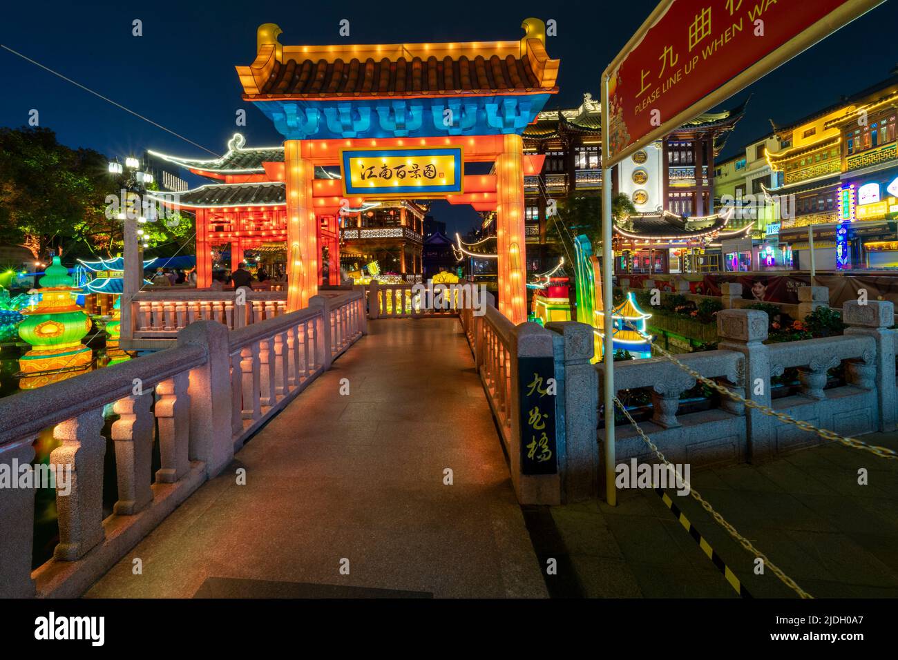 The famous illuminated lanterns display inside of Yu Yuan, Yu Garden ...