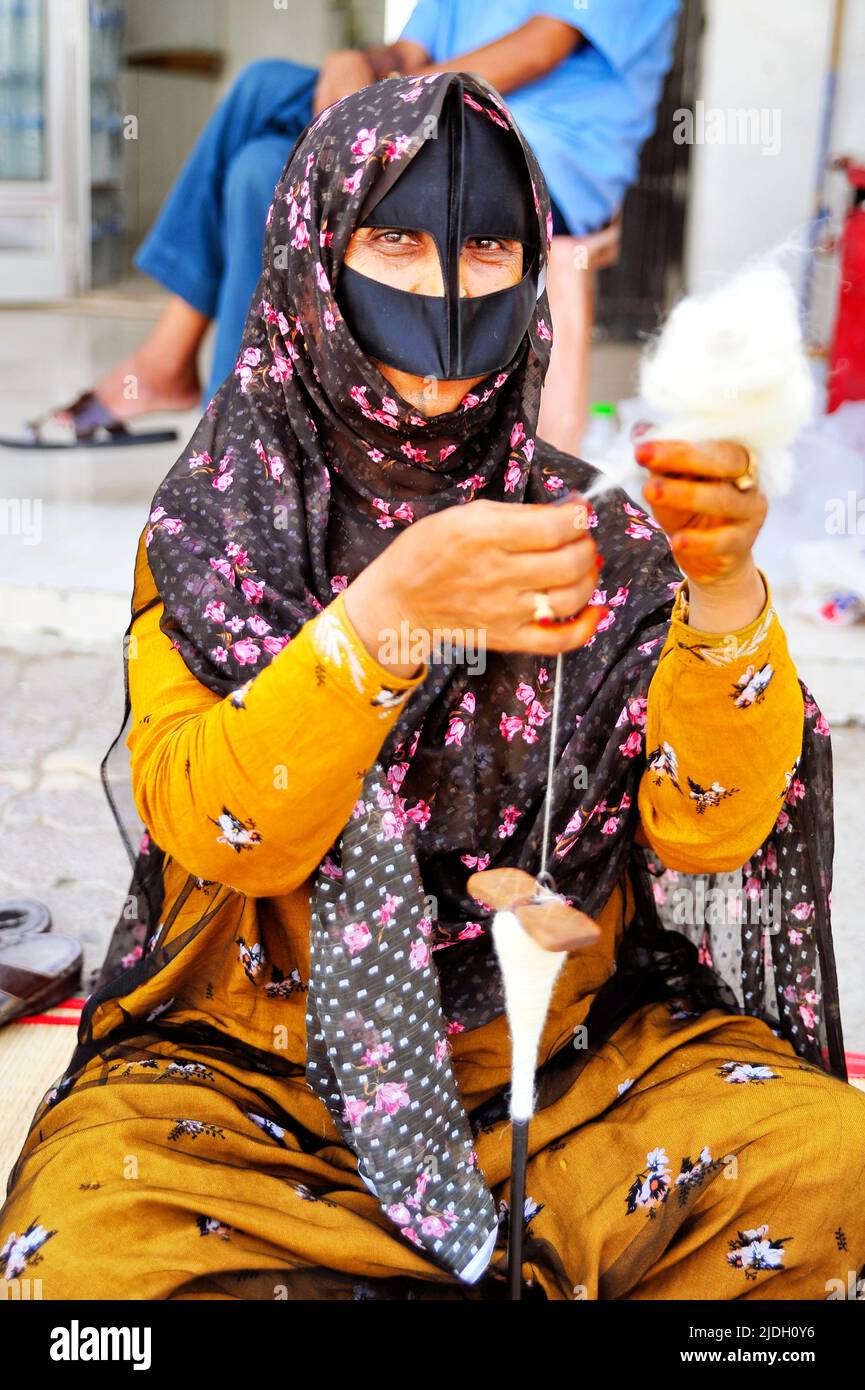 Bedouin customs hi-res stock photography and images - Alamy