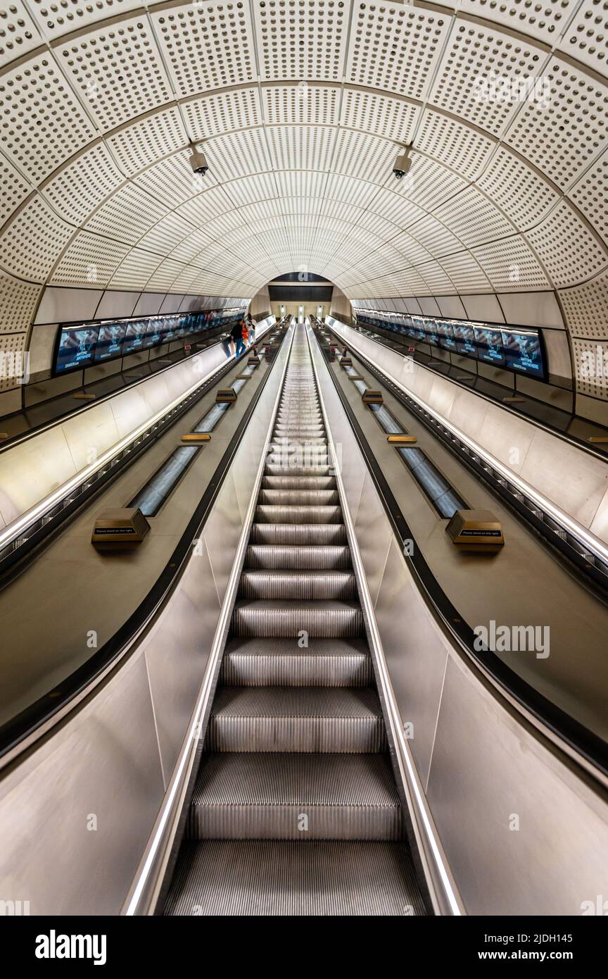 Whitechapel station london hi-res stock photography and images - Alamy