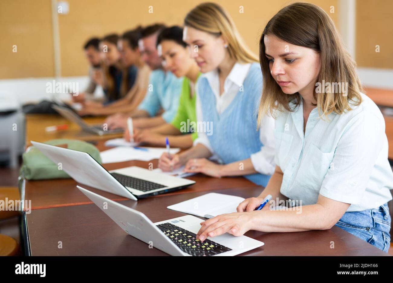 University students american european hi-res stock photography and ...