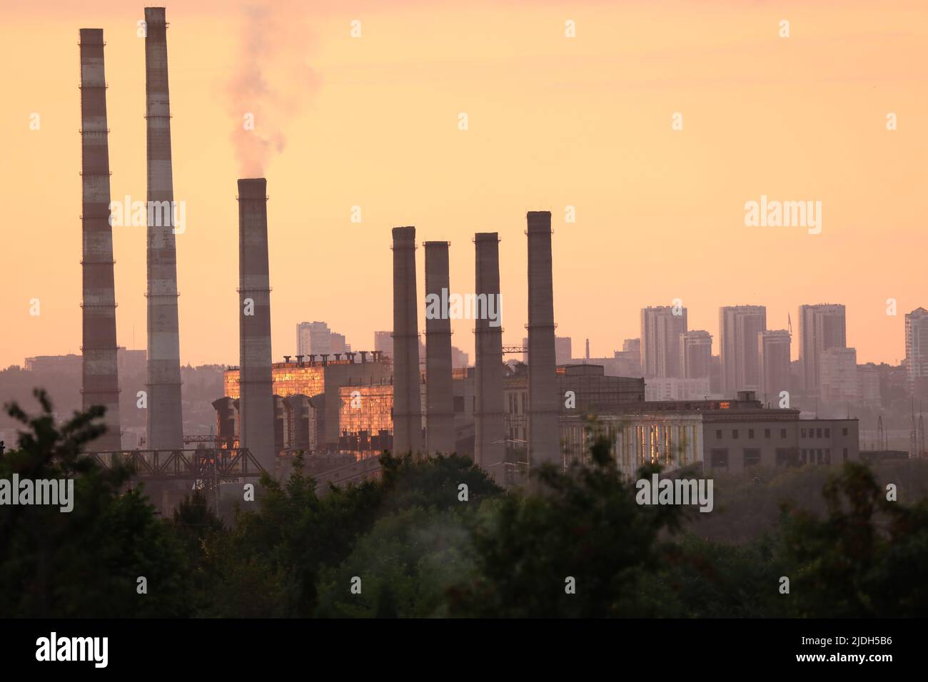 Factory skyline hi-res stock photography and images - Alamy
