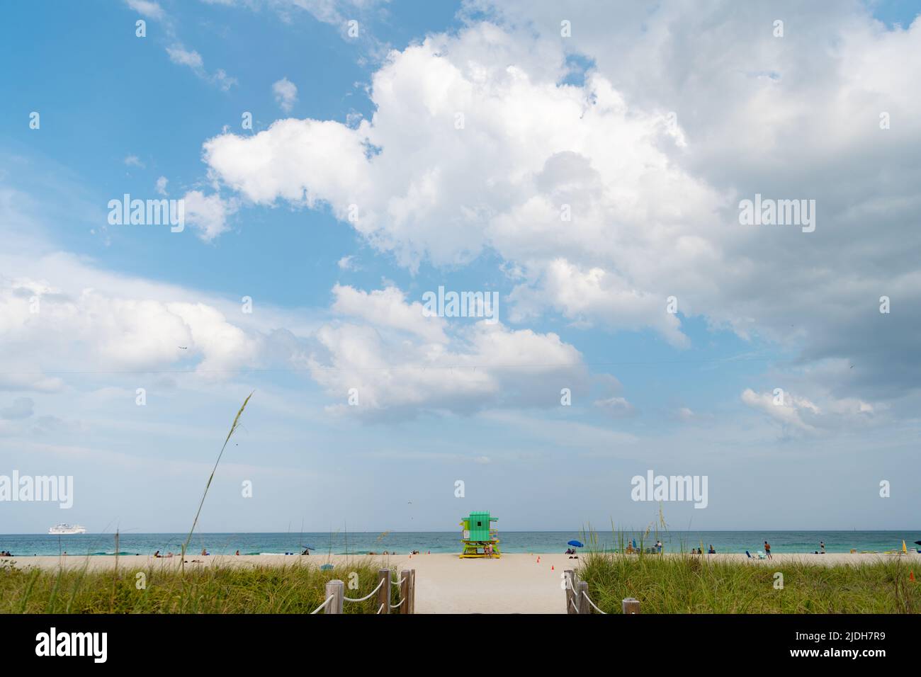 empty pathway road leading to summer seaside in miami beach Stock Photo ...
