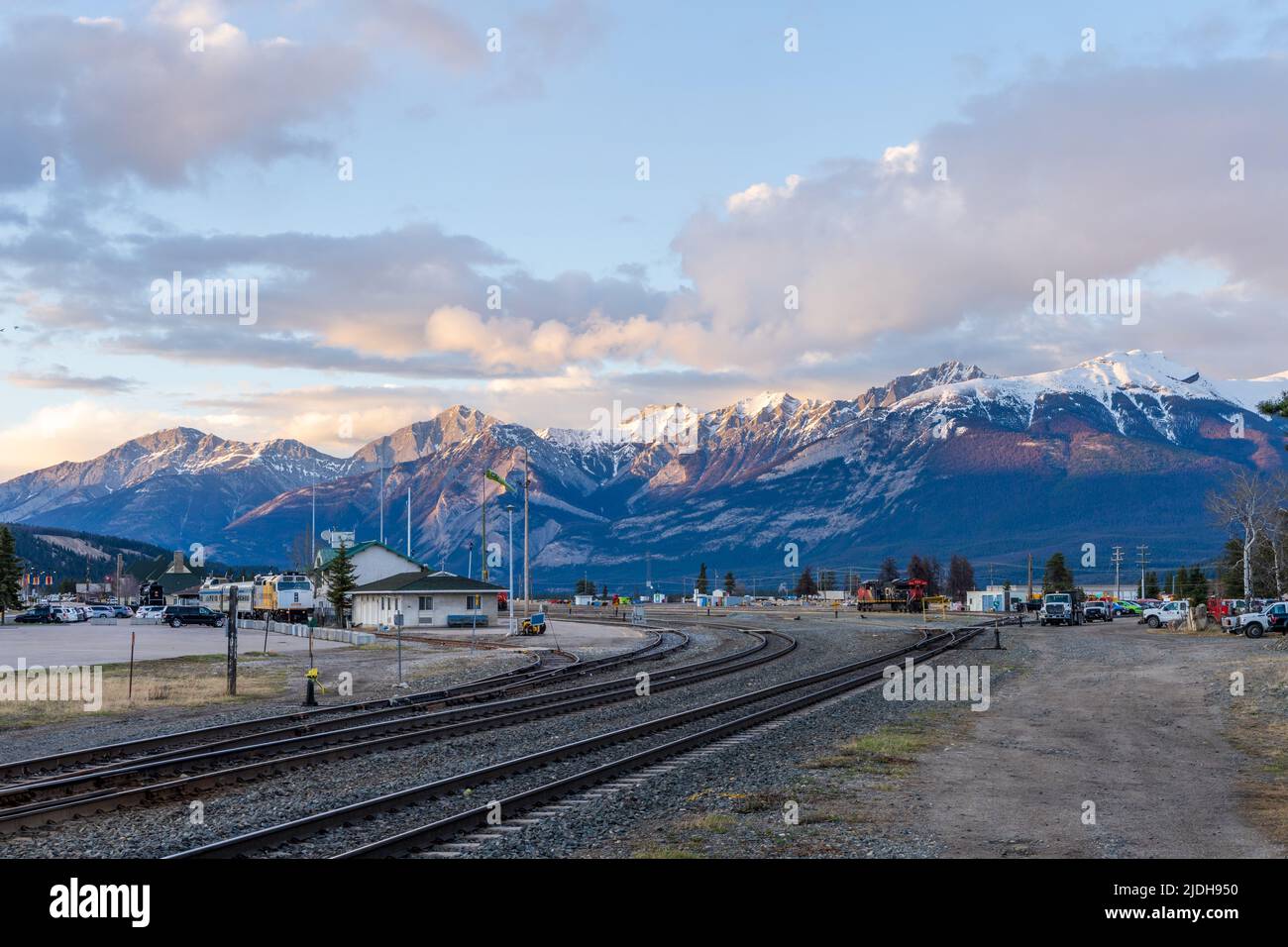 Jasper national park train hi-res stock photography and images - Alamy