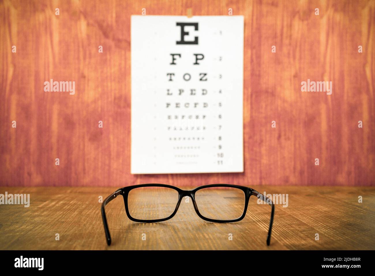 Snellen table hi-res stock photography and images - Alamy