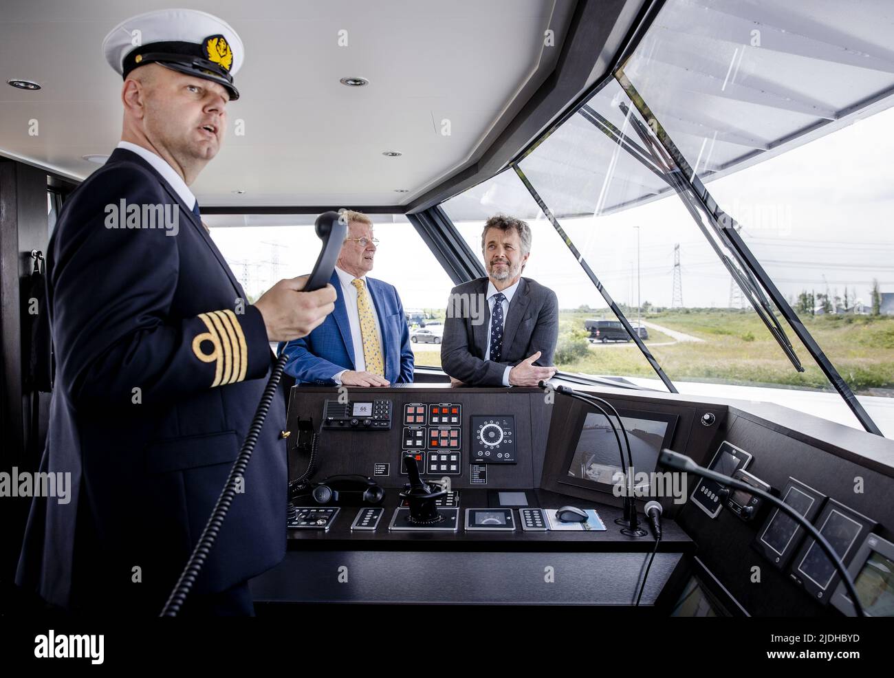 2022-06-21 12:55:36 ROTTERDAM - Crown Prince Frederik of Denmark (R) on ...