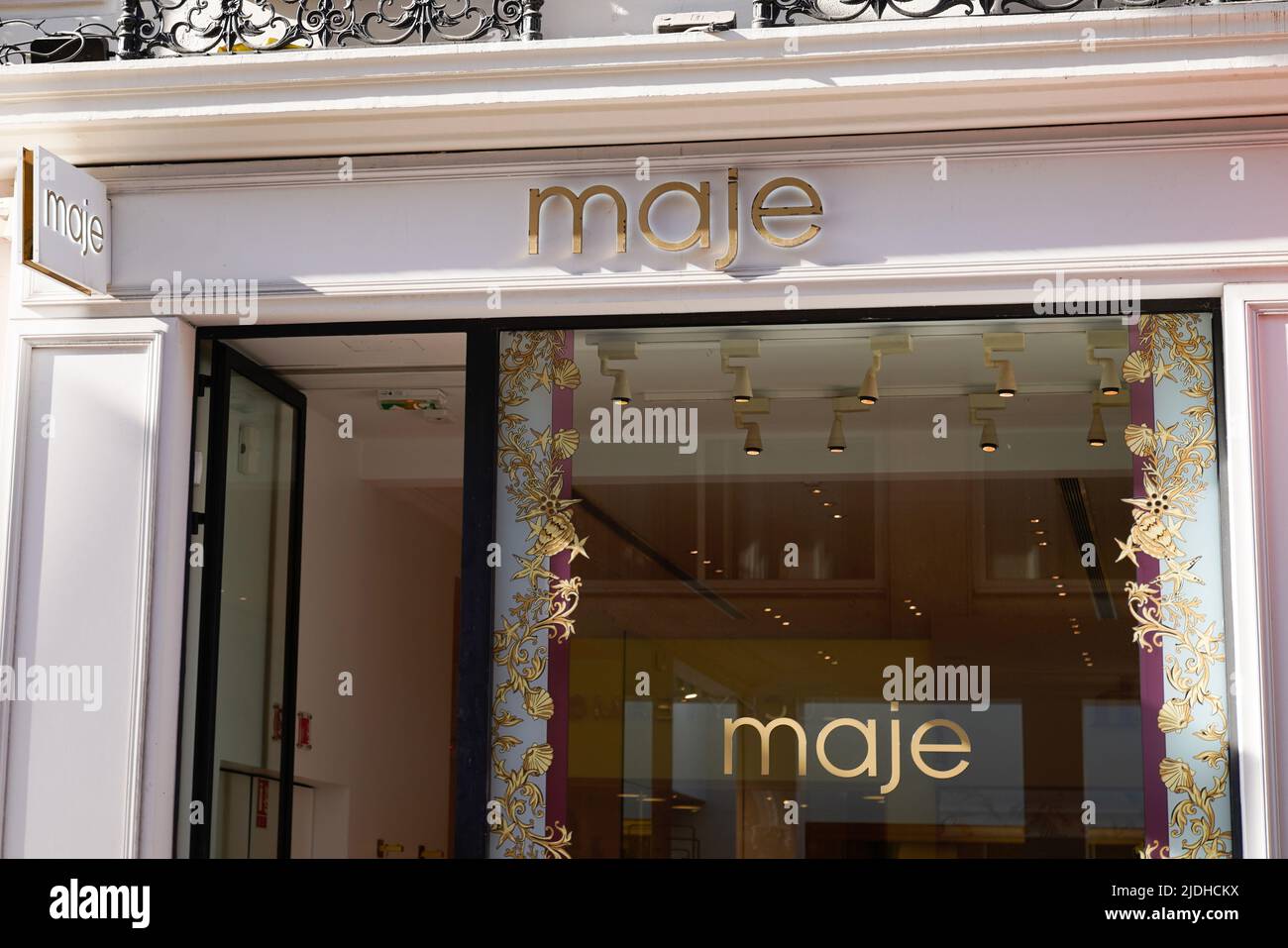 Bordeaux , Aquitaine France - 06 12 2022 : Maje logo brand boutique and ...
