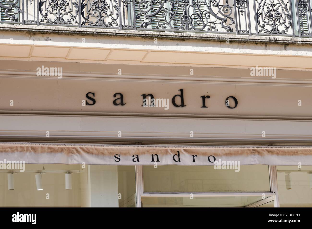 Sandro paris store hi-res stock photography and images - Alamy