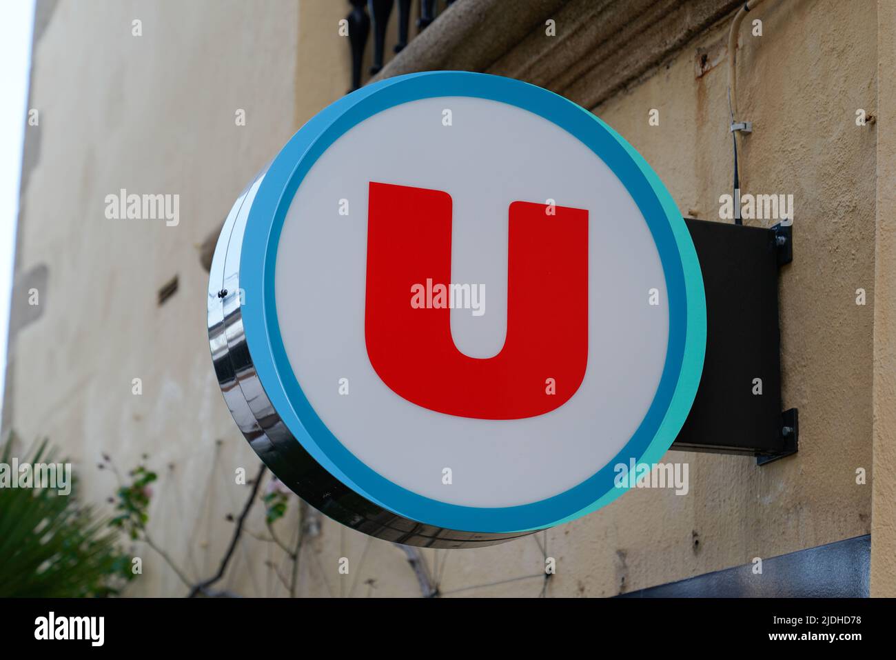 Bordeaux , Aquitaine France - 06 10 2022 : Super U logo text u and ...
