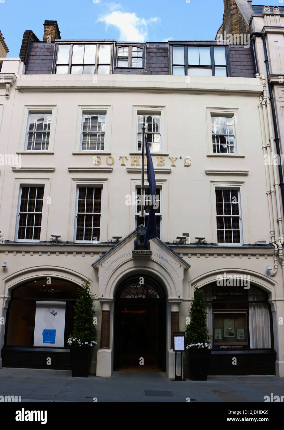 Sothebys auctioneer london hi-res stock photography and images - Alamy