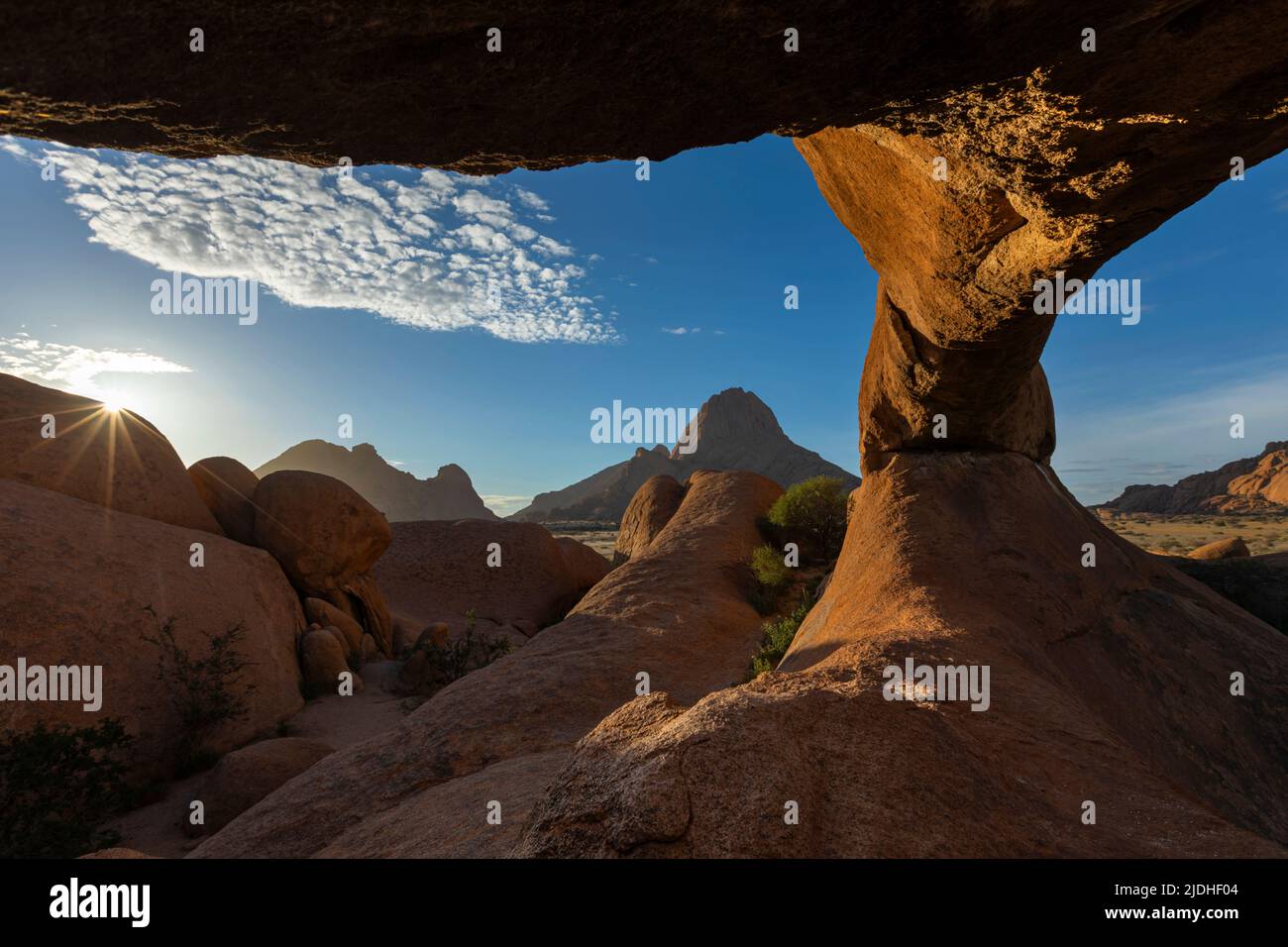 Sun starburst over red granite rocks Spitzkoppe Namibia Stock Photo - Alamy