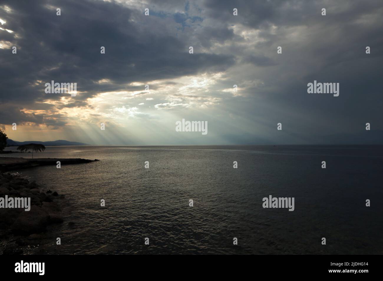 Heavenly light sunburst hi-res stock photography and images - Alamy