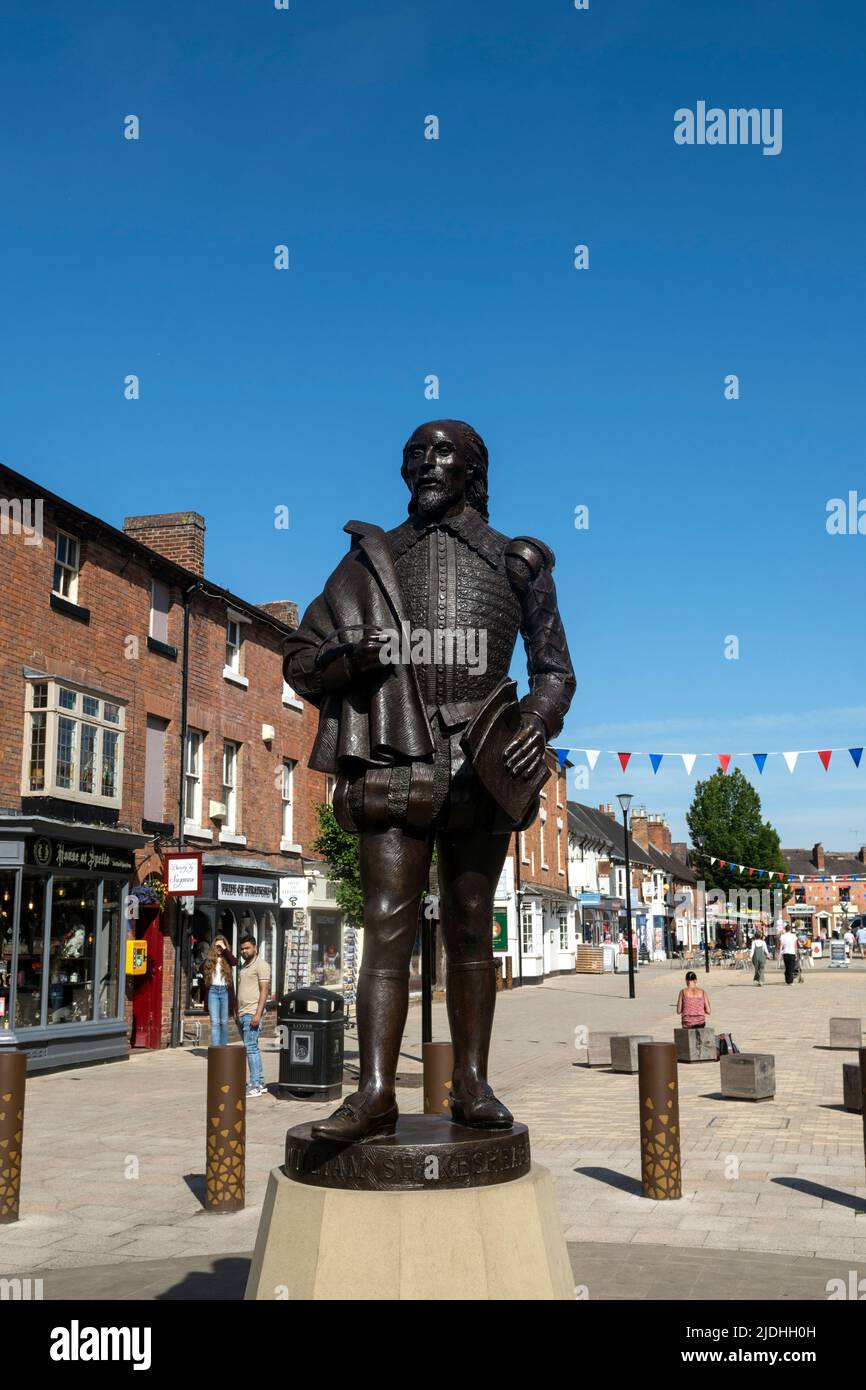 William Shakespeare statue, Henley Street, Stratford-upon-Avon ...