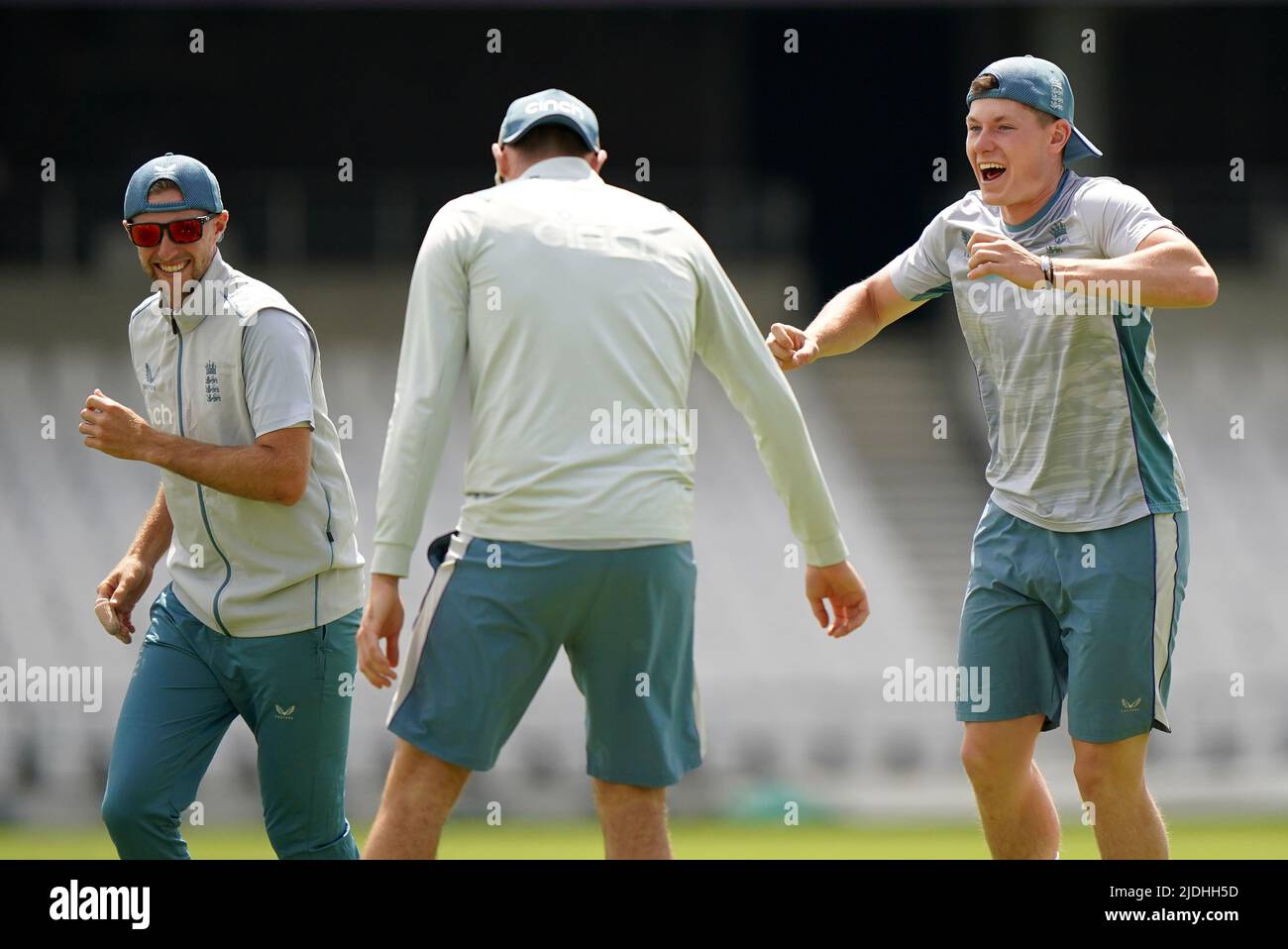 England's Matthew Potts (right) during a nets session at Emerald ...