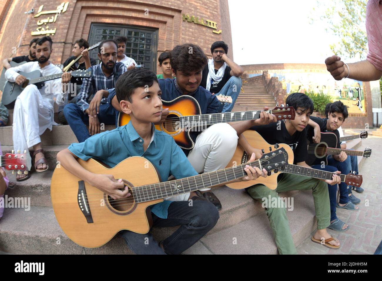 Pakistani famous Civil award Pride of Performance holder Guitarist and ...