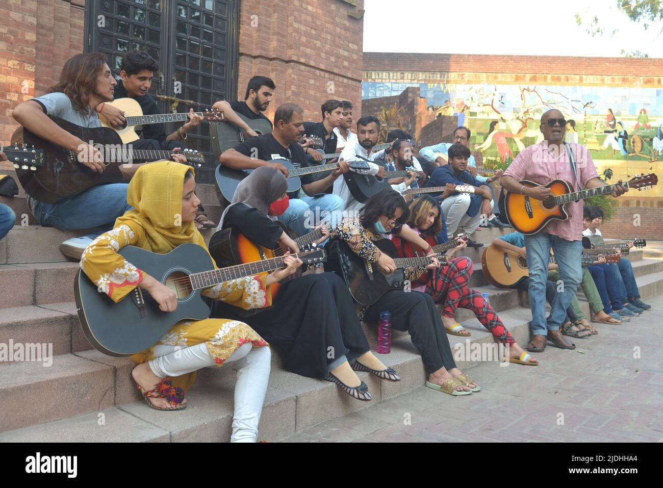 Pakistani famous Civil award Pride of Performance holder Guitarist and ...