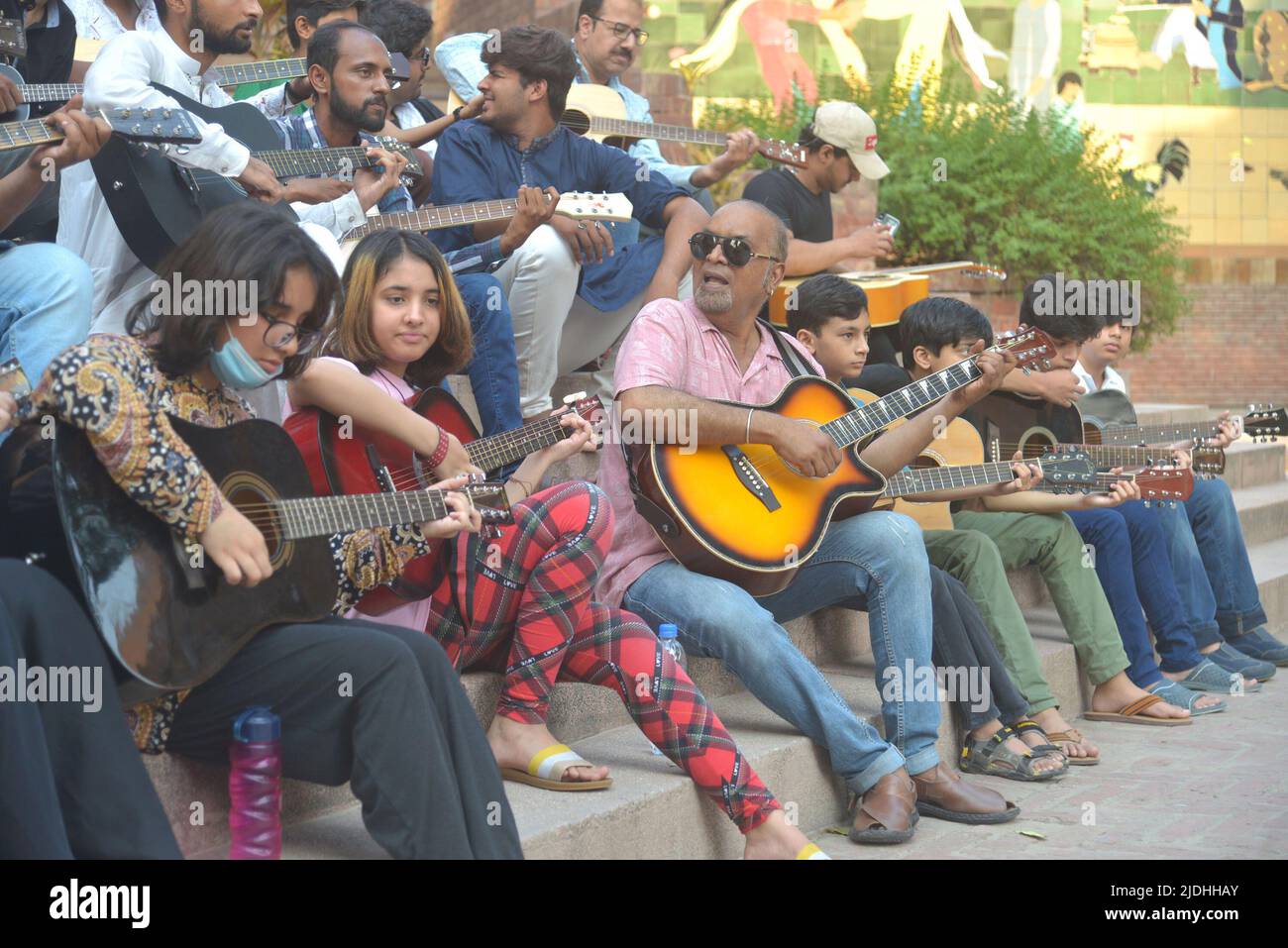 Pakistani famous Civil award Pride of Performance holder Guitarist and ...