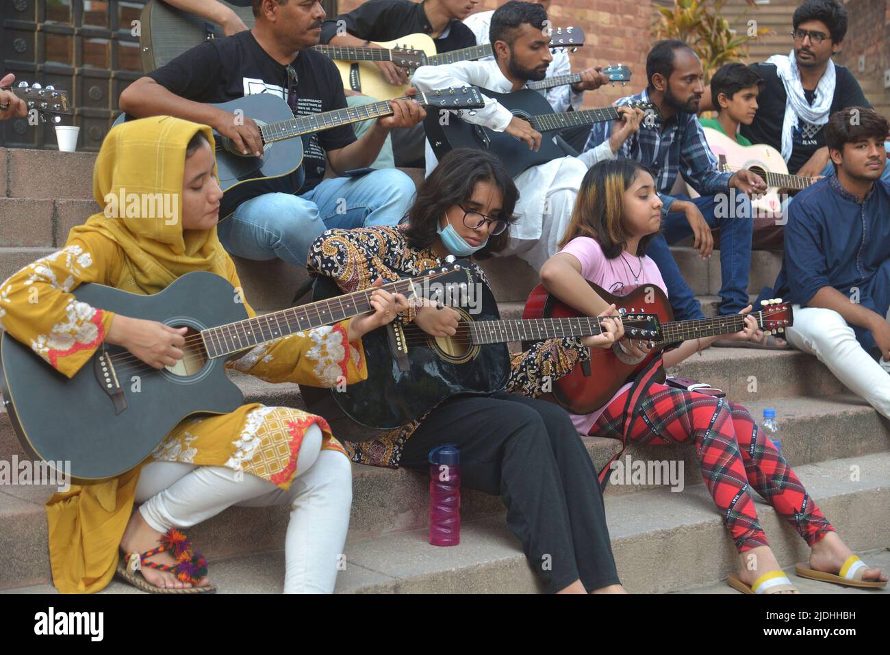 Pakistani famous Civil award Pride of Performance holder Guitarist and ...