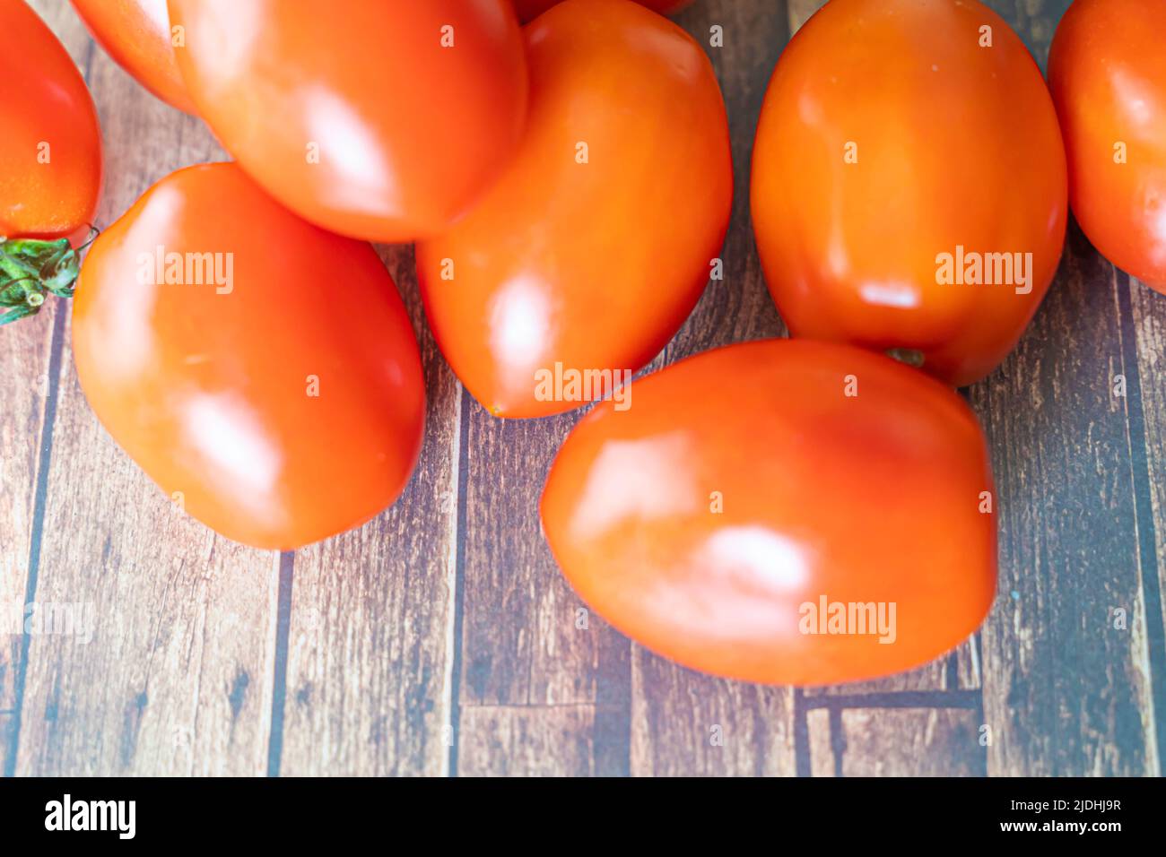 Fresh Red tomatoes on Wood Table background Stock Photo - Alamy