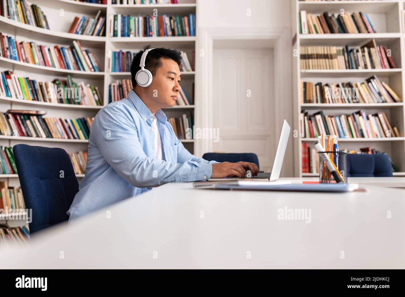 Asian study hi-res stock photography and images - Alamy