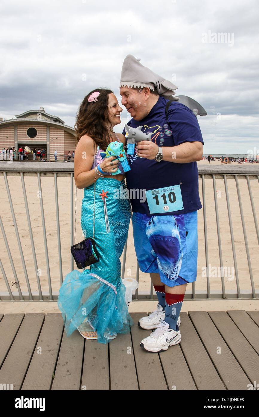 People participate in the 40th Annual Mermaid Parade at Coney Island in ...