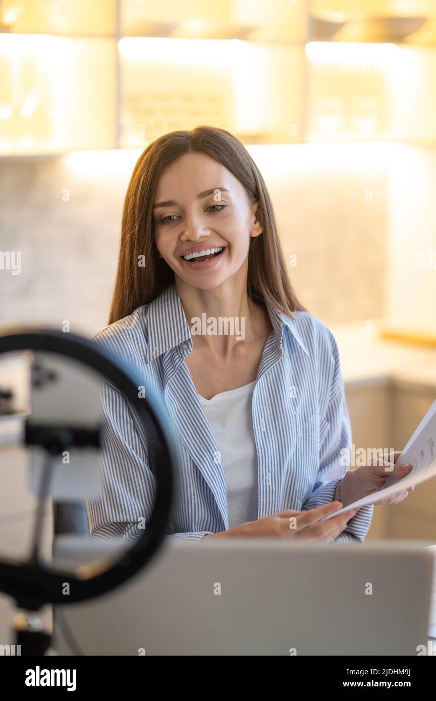 Presentation talking screen hi-res stock photography and images - Alamy