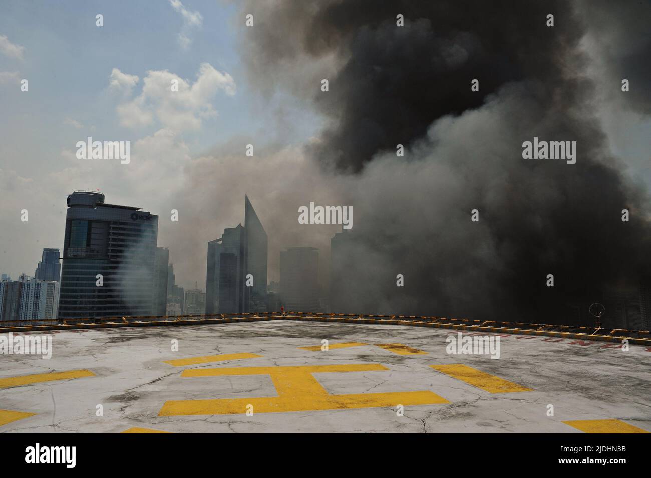 Makati buildings hi-res stock photography and images - Alamy