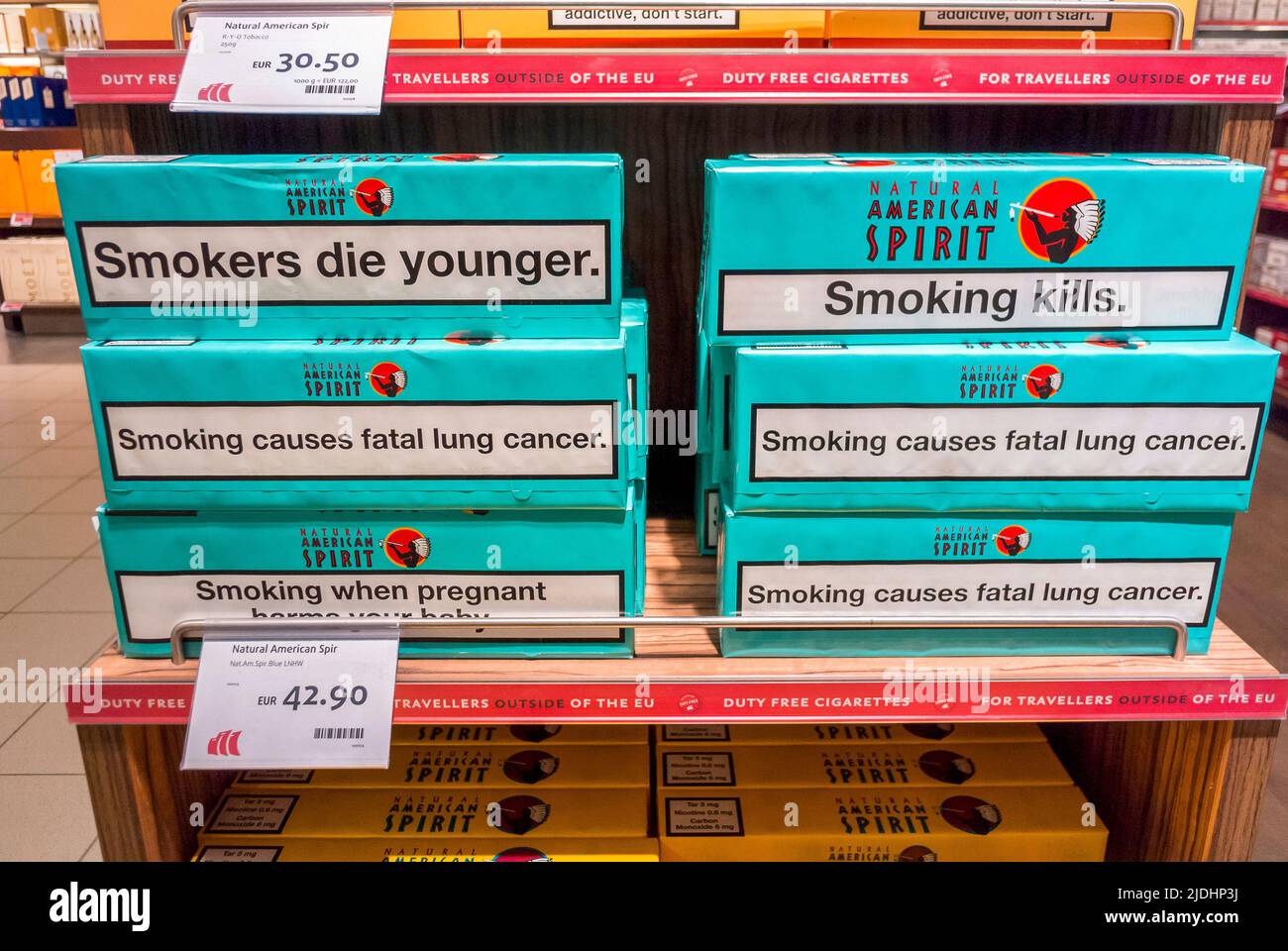 Cigarettes packages hi-res stock photography and images - Alamy