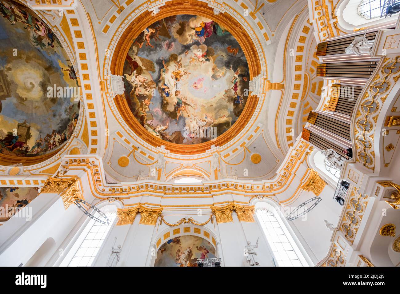 Baroque ceilings hi-res stock photography and images - Alamy