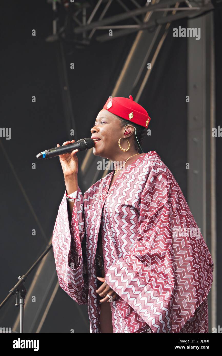 French cameroonian singer hi-res stock photography and images - Alamy