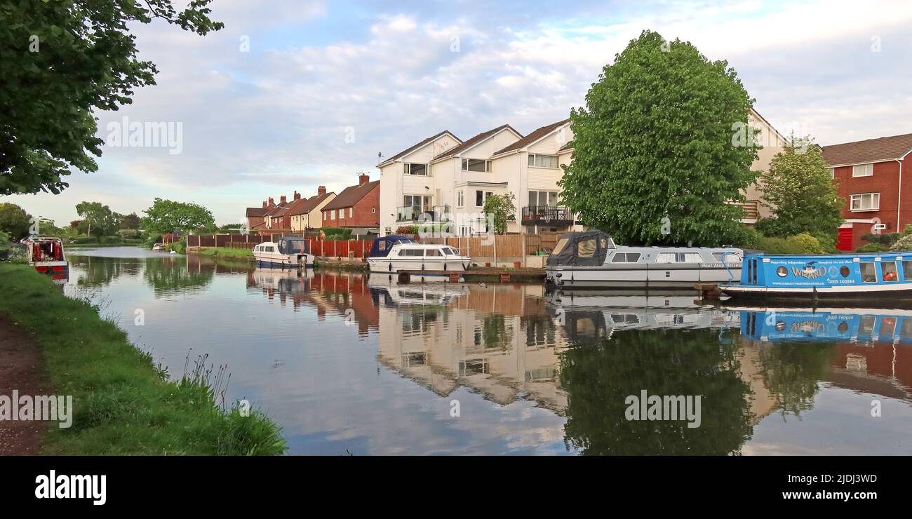 Stockton Heath Canal panorama London Bridge boat Marina, Warrington ...