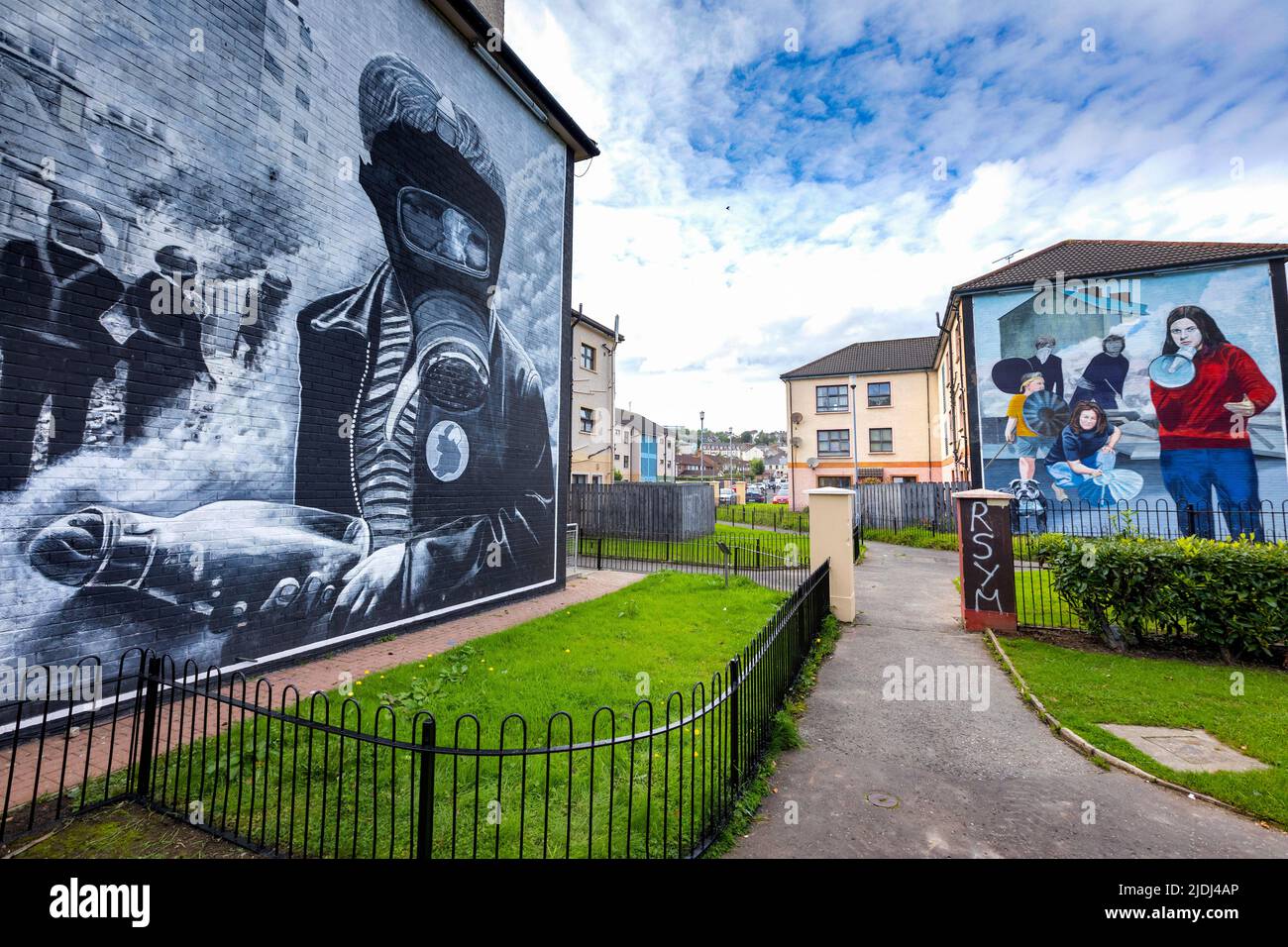Troubles Murals in Derry City, Northern Ireland Stock Photo - Alamy