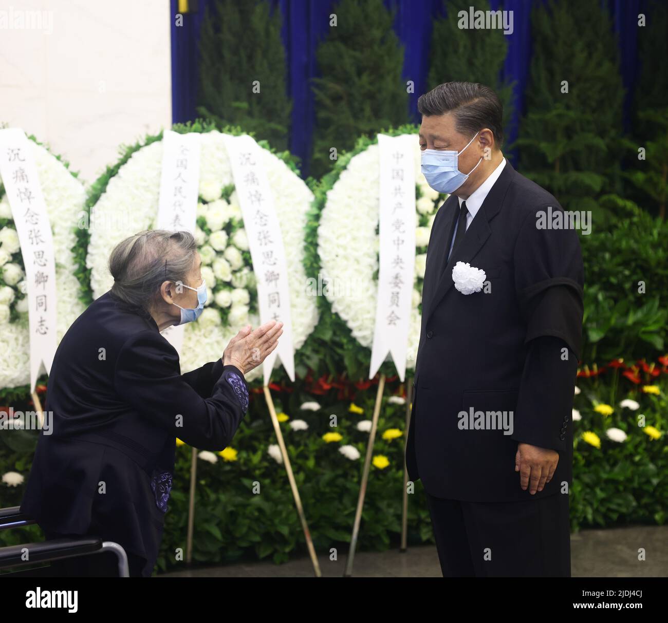 Beijing, China. 21st June, 2022. Xi Jinping offers his condolences to a ...