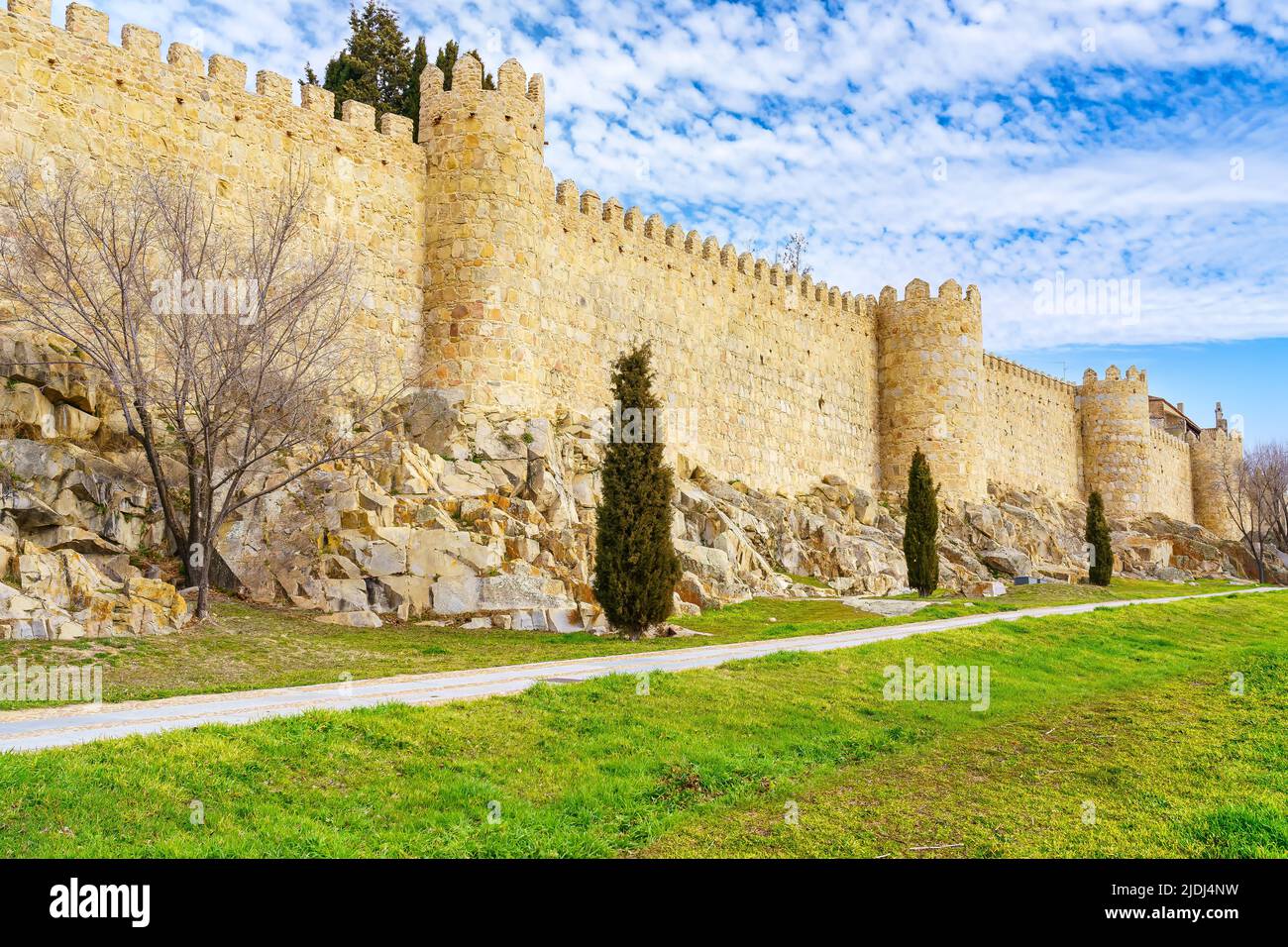 Old stone wall road hi-res stock photography and images - Alamy