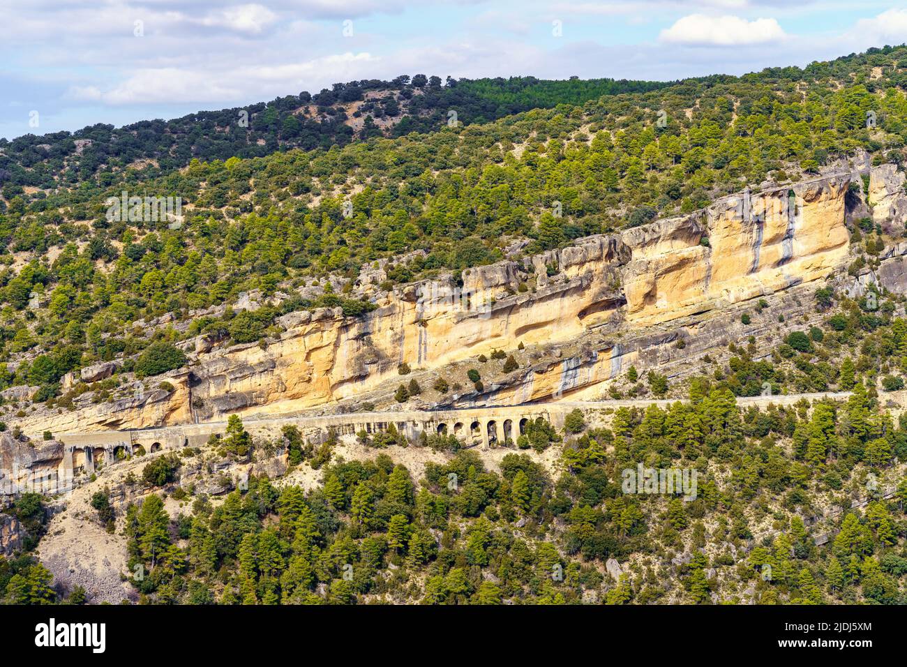 Cliff front view hi-res stock photography and images - Alamy